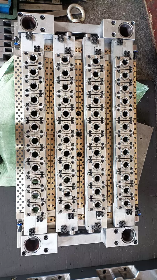 Valve Gate PET Preform Mould from China manufacturer - Taizhou Huangyan ...